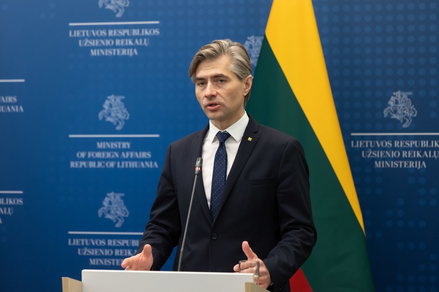 K. Budrys apie Baltarusijoje užstrigusius vilkikus: niekas negali ...