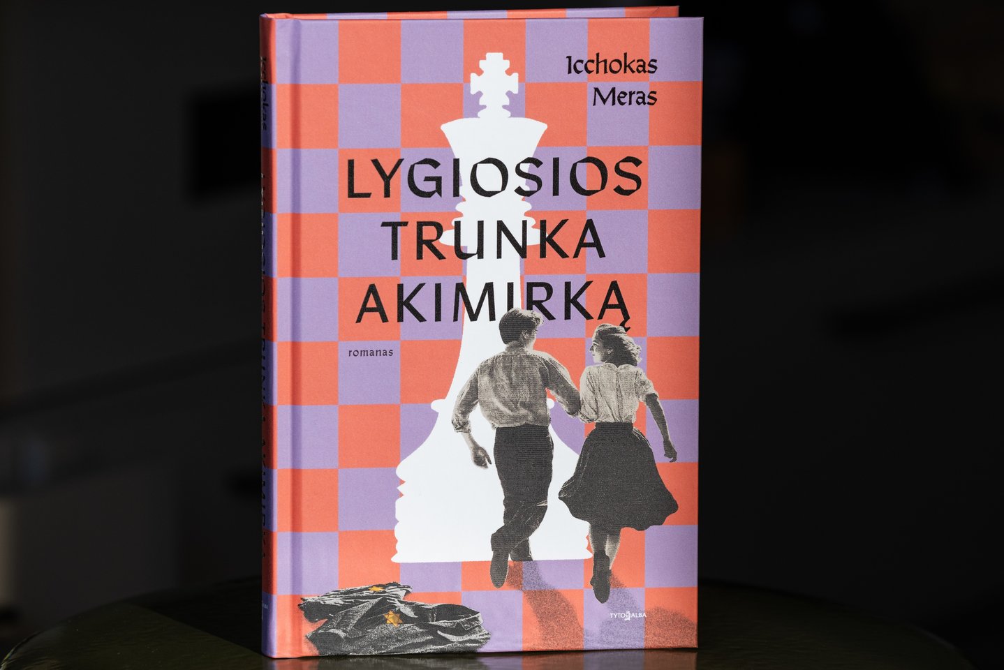 Aprašęs neaprašoma: išleistas Icchoko Mero romanas „Lygiosios trunka ...