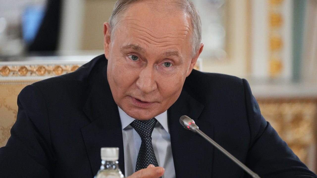 V. Putinas kalba apie strateginį Rusijos pranašumą: esą jokie smūgiai ...